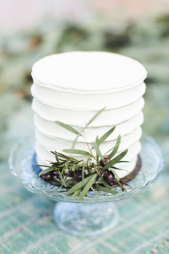 Simple white cake | Wedding & Party Ideas | 100 Layer Cake