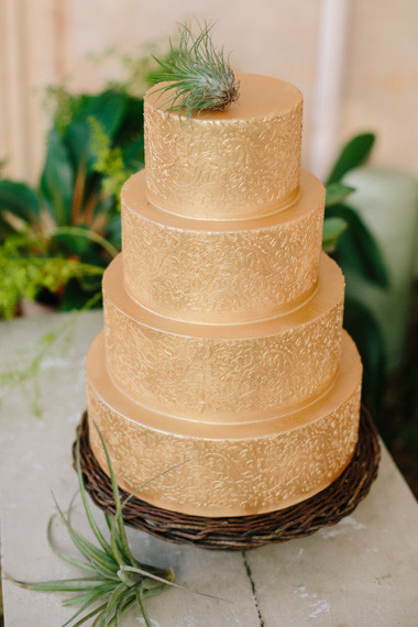 Gold wedding cake | Wedding & Party Ideas | 100 Layer Cake