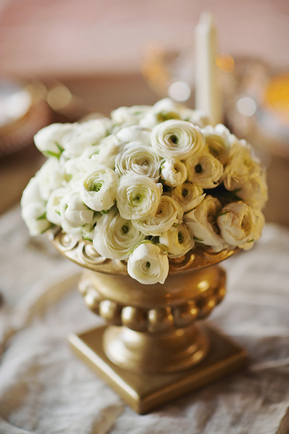 White ranunculus centerpiece | Wedding & Party Ideas | 100 Layer Cake