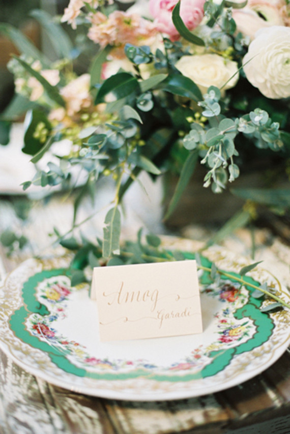 Chic vintage place setting | Wedding & Party Ideas | 100 Layer Cake