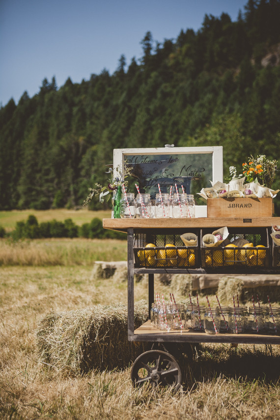 Rustic bar cart | Wedding & Party Ideas | 100 Layer Cake