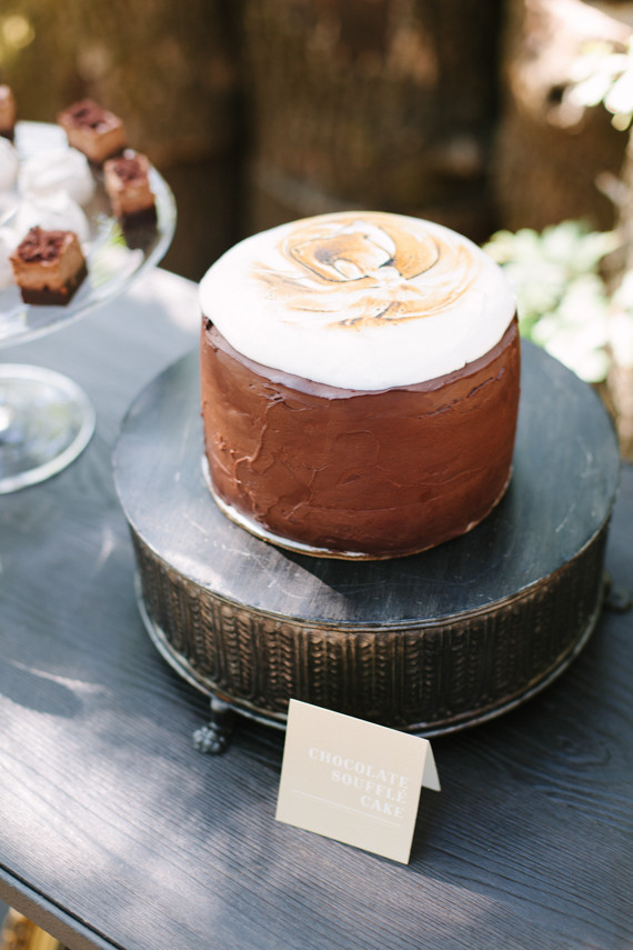 Outdoor dinner party cake | Wedding & Party Ideas | 100 Layer Cake