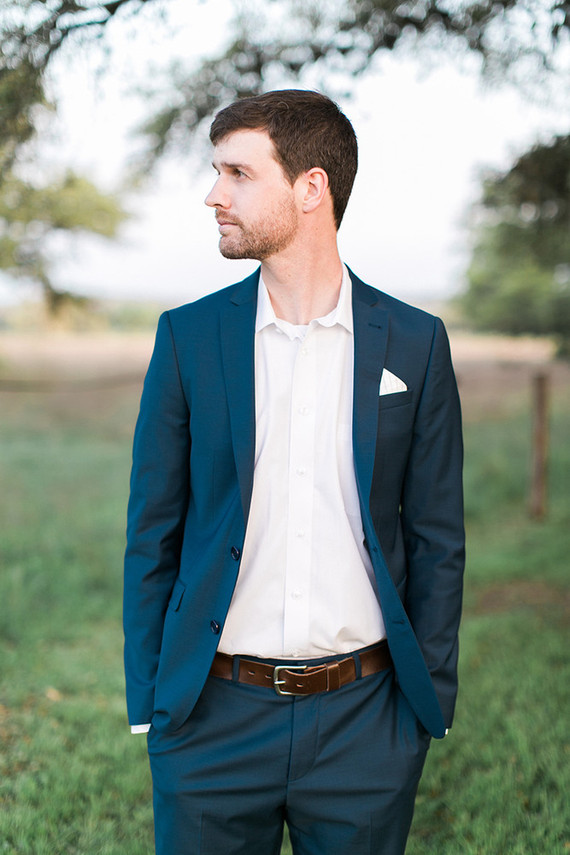 Outdoor groom portrait | Wedding & Party Ideas | 100 Layer Cake