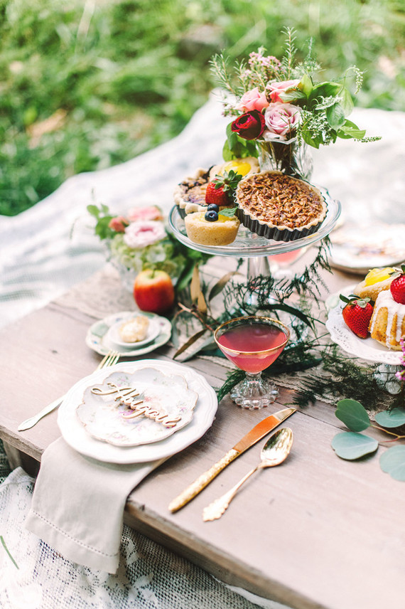 Rustic outdoor picnic inspiration | Wedding & Party Ideas | 100 Layer Cake