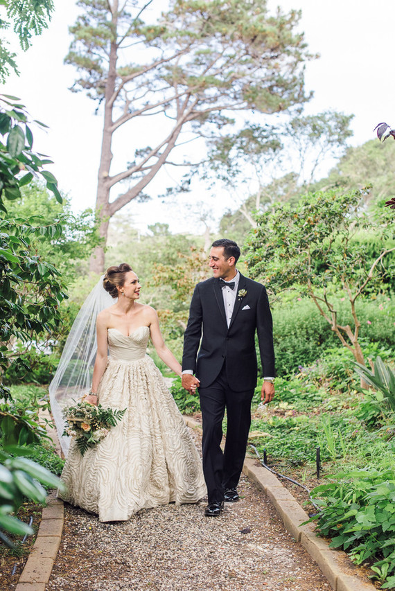 Outdoor wedding portrait | Wedding & Party Ideas | 100 Layer Cake