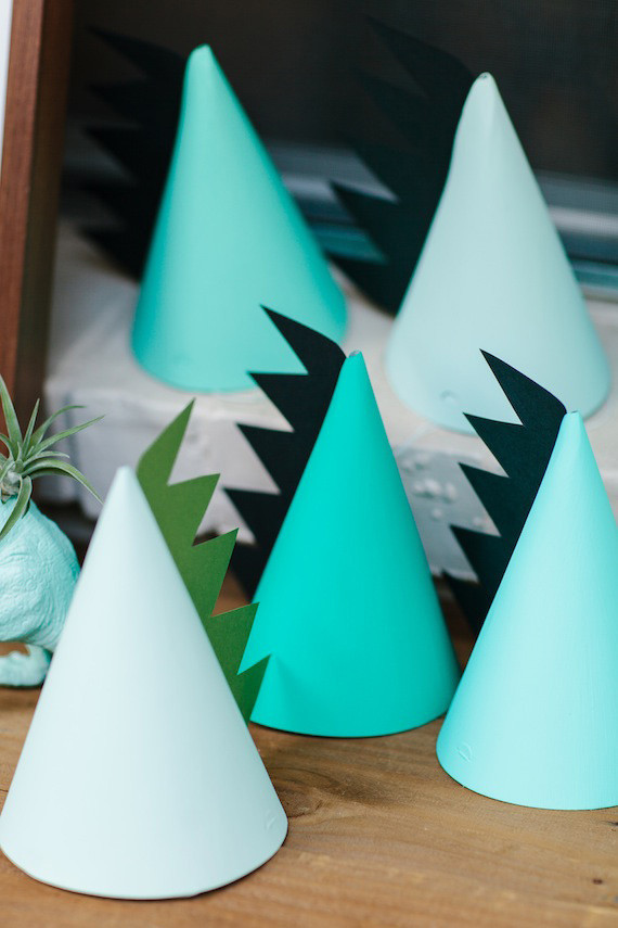 DIY dinosaur party hats | Wedding & Party Ideas | 100 Layer Cake DIY dinosaur party hats | Wedding & Party Ideas | 100 Layer Cake