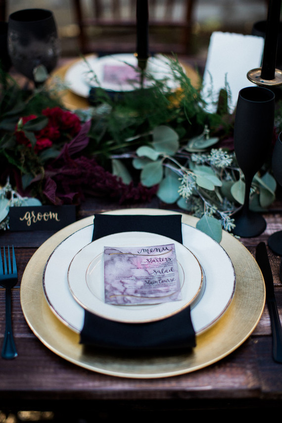 Black and gold place setting | Wedding & Party Ideas | 100 Layer Cake
