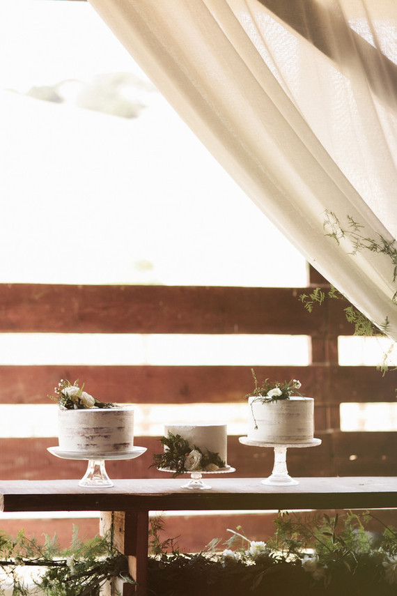 Cake table | Wedding & Party Ideas | 100 Layer Cake