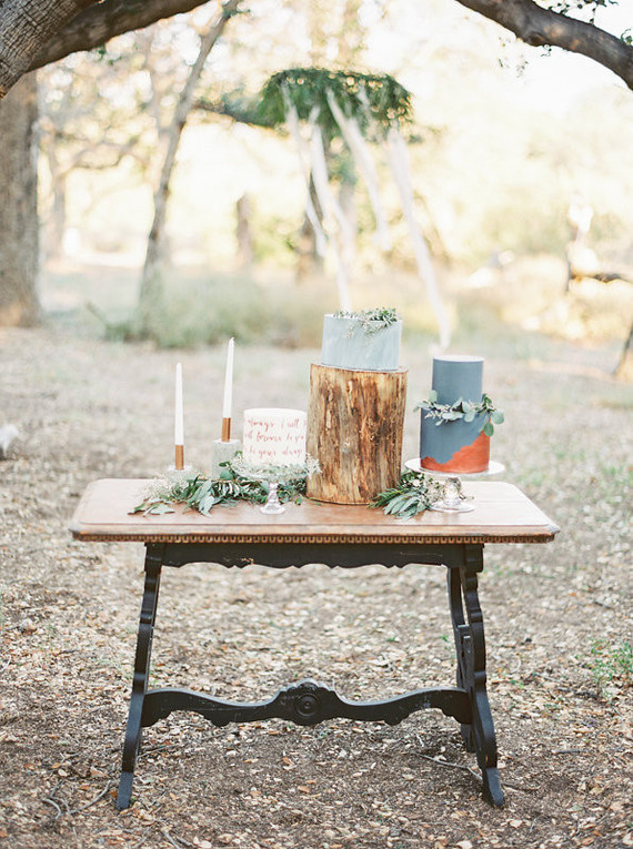 Modern outdoor cake display | Wedding & Party Ideas | 100 Layer Cake