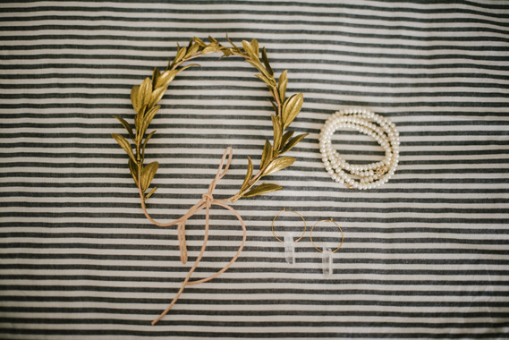 Gold laurel leaf crown | Wedding & Party Ideas | 100 Layer Cake