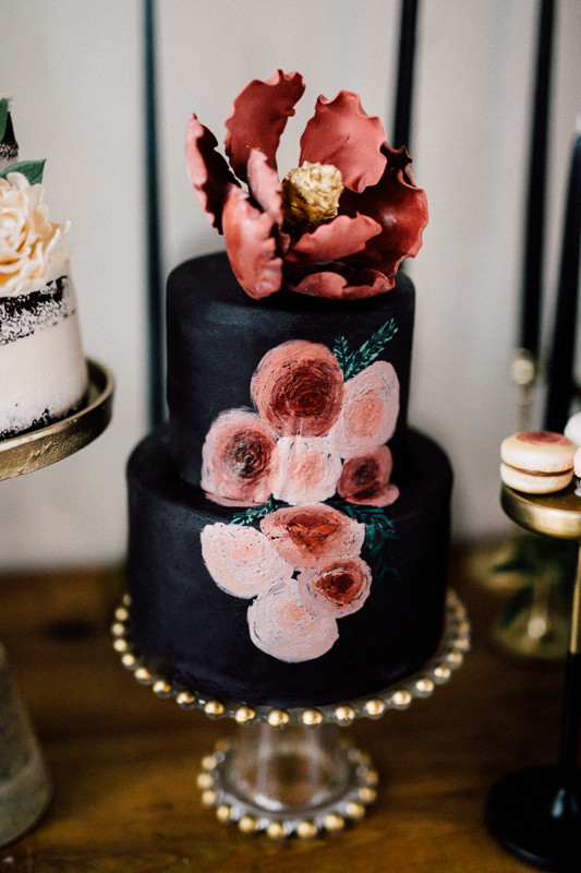 Black and floral wedding cake | Wedding & Party Ideas | 100 Layer Cake