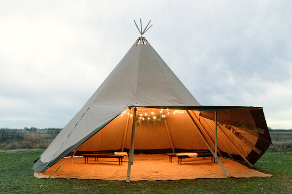 Teepee ceremony | Wedding & Party Ideas | 100 Layer Cake