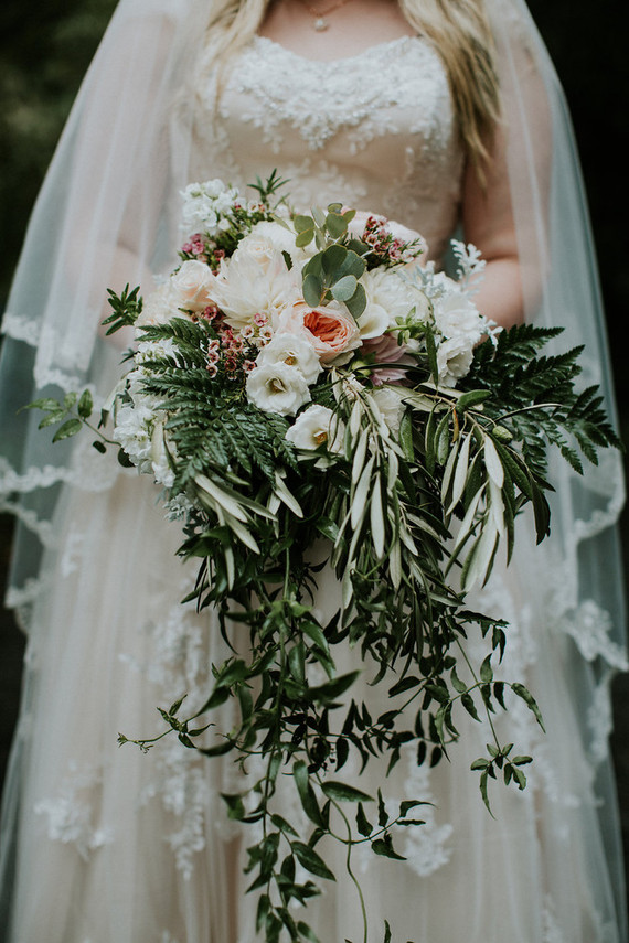 Romantic bridal bouquet | Wedding & Party Ideas | 100 Layer Cake