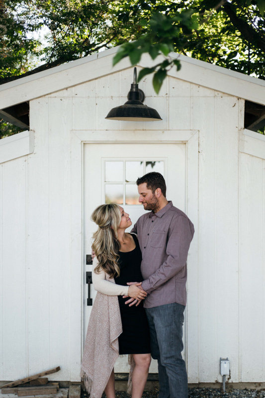 Farm maternity photos | Wedding & Party Ideas | 100 Layer Cake