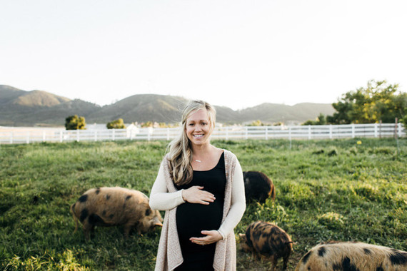 Farm maternity photos | Wedding & Party Ideas | 100 Layer Cake