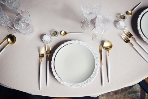 Modern vintage place setting | Wedding & Party Ideas | 100 Layer Cake