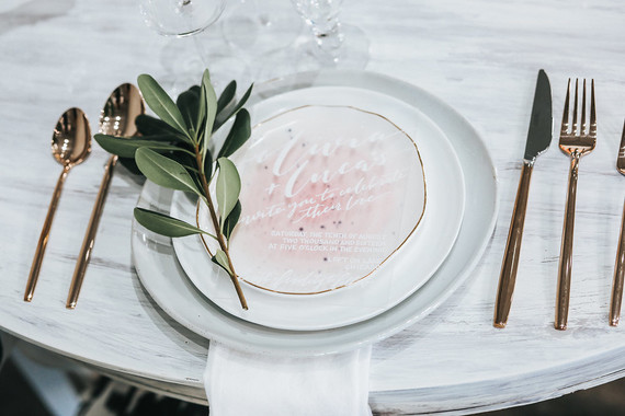 Modern place setting | Wedding & Party Ideas | 100 Layer Cake