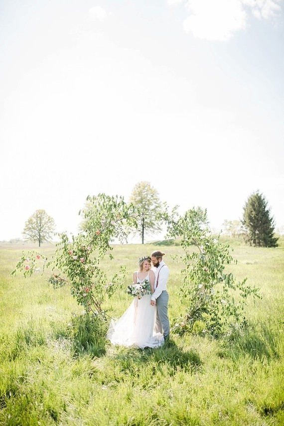 rustic summer wedding in a field | Wedding & Party Ideas | 100 Layer Cake