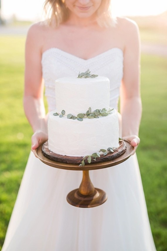 simple white wedding cake | Wedding & Party Ideas | 100 Layer Cake