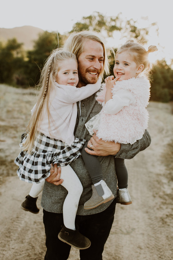 Rustic fall family photos by Elizabeth Lauren Photography | Browse ...