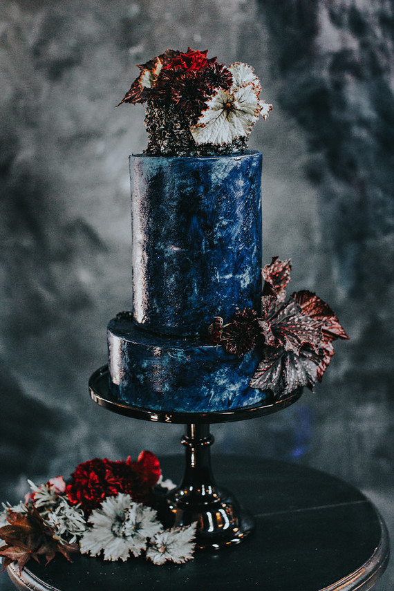 Deep blue wedding cake | Wedding & Party Ideas | 100 Layer Cake