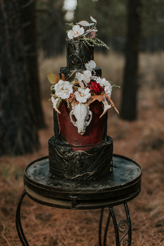 Moody wedding cake | Wedding & Party Ideas | 100 Layer Cake