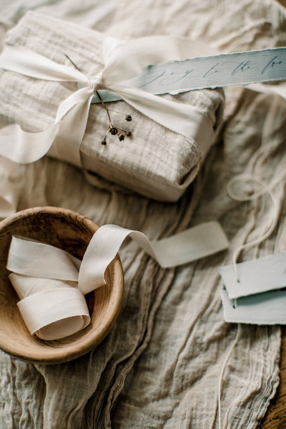 Organic gift wrapping inspiration | Wedding & Party Ideas | 100 Layer Cake