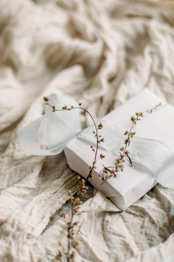 Organic gift wrapping inspiration | Wedding & Party Ideas | 100 Layer Cake