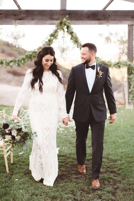 Rustic bride and groom | Wedding & Party Ideas | 100 Layer Cake