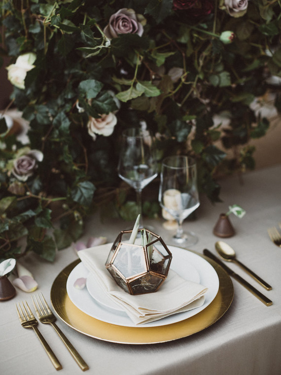 Gold place setting | Wedding & Party Ideas | 100 Layer Cake