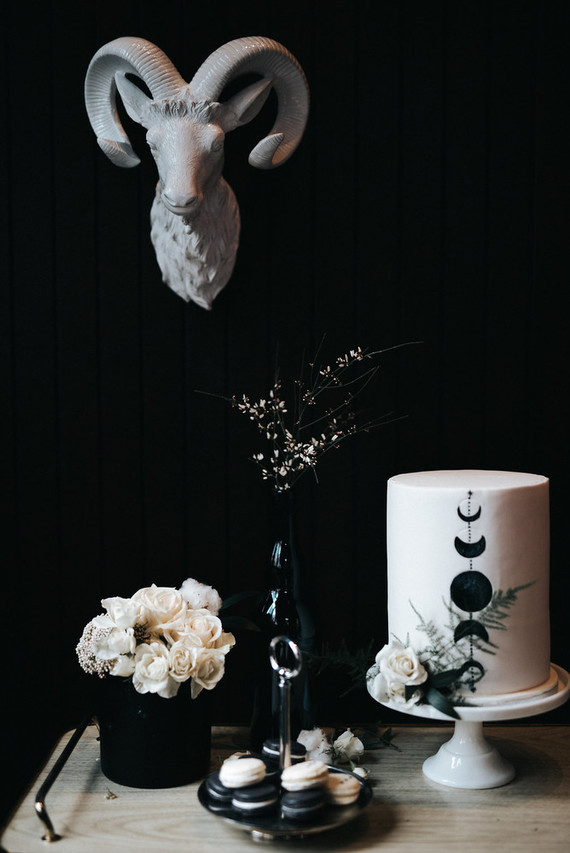 Lunar inspired wedding cake | Wedding & Party Ideas | 100 Layer Cake