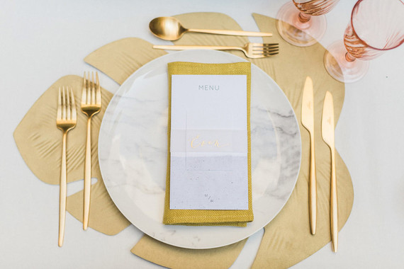 Tropical gold place setting | Wedding & Party Ideas | 100 Layer Cake