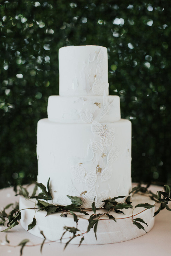White wedding cake | Wedding & Party Ideas | 100 Layer Cake