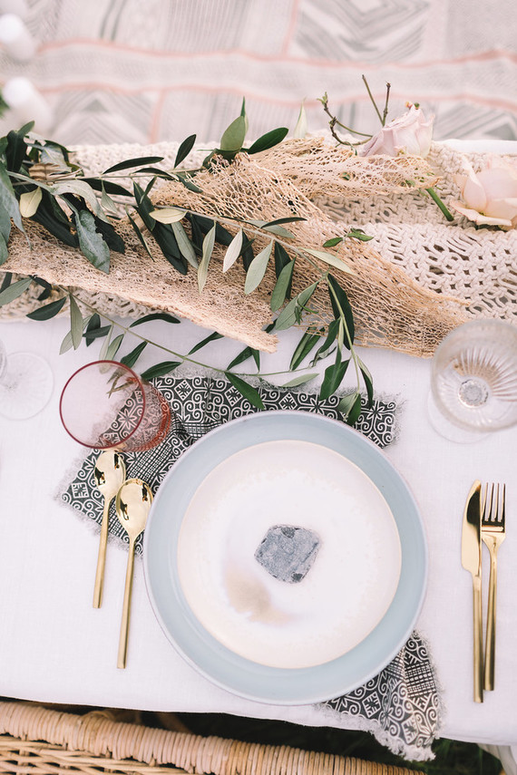 Rustic place setting | Wedding & Party Ideas | 100 Layer Cake