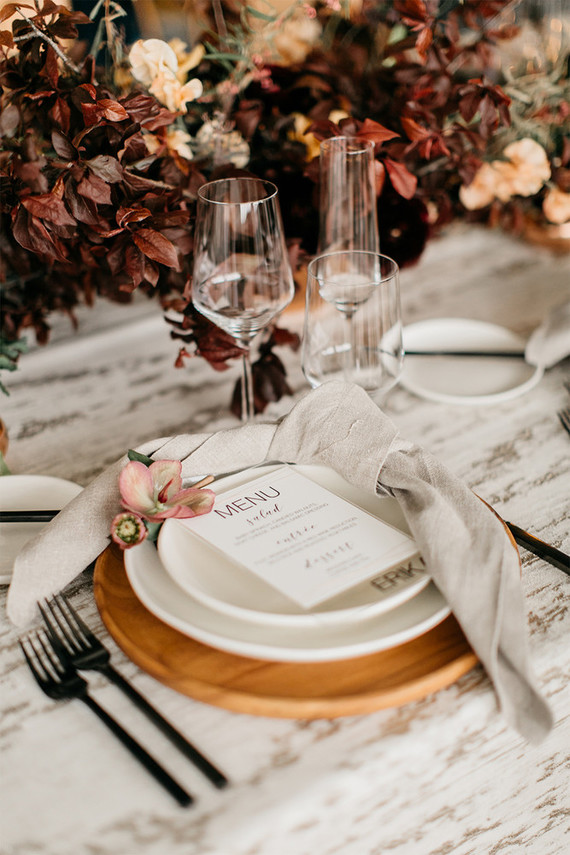 Modern place setting | Wedding & Party Ideas | 100 Layer Cake
