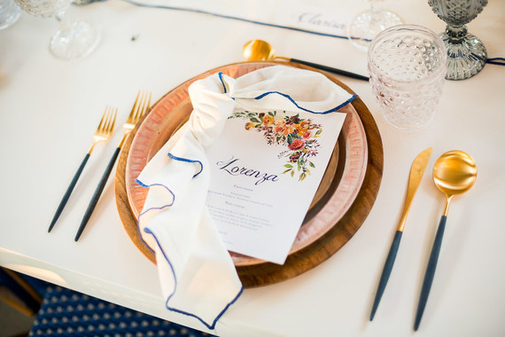 Gold and wood place setting | Wedding & Party Ideas | 100 Layer Cake