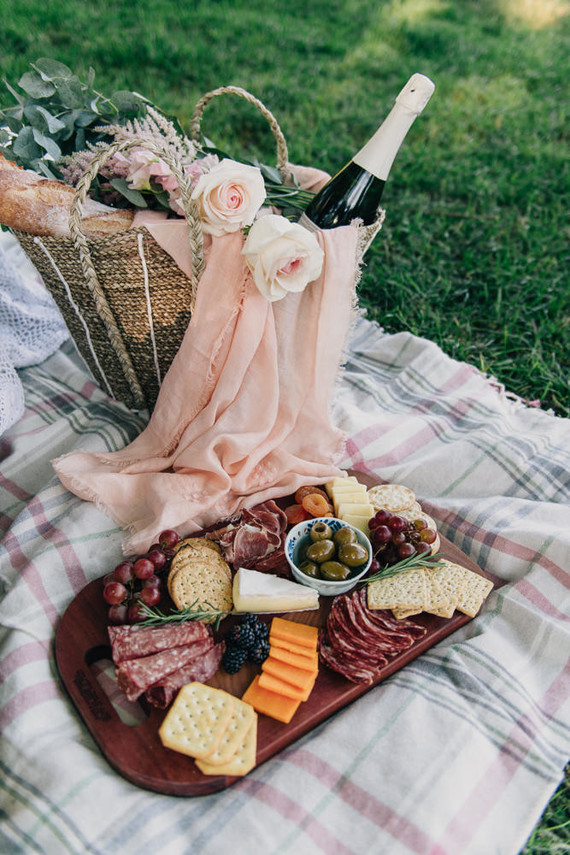 DIY pastel picnic elopement | Wedding & Party Ideas | 100 Layer Cake