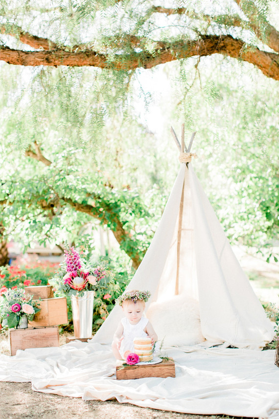 Girly picnic cake smash | Wedding & Party Ideas | 100 Layer Cake