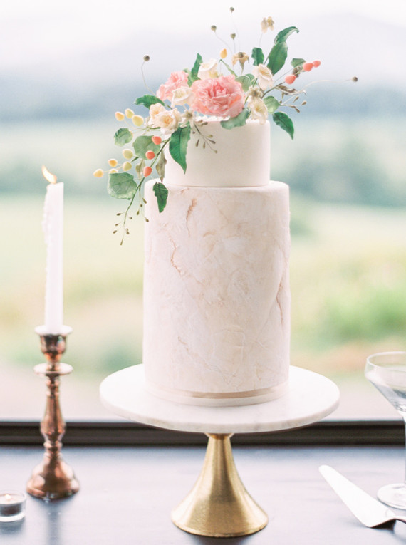 Delicate floral wedding cake | Wedding & Party Ideas | 100 Layer Cake