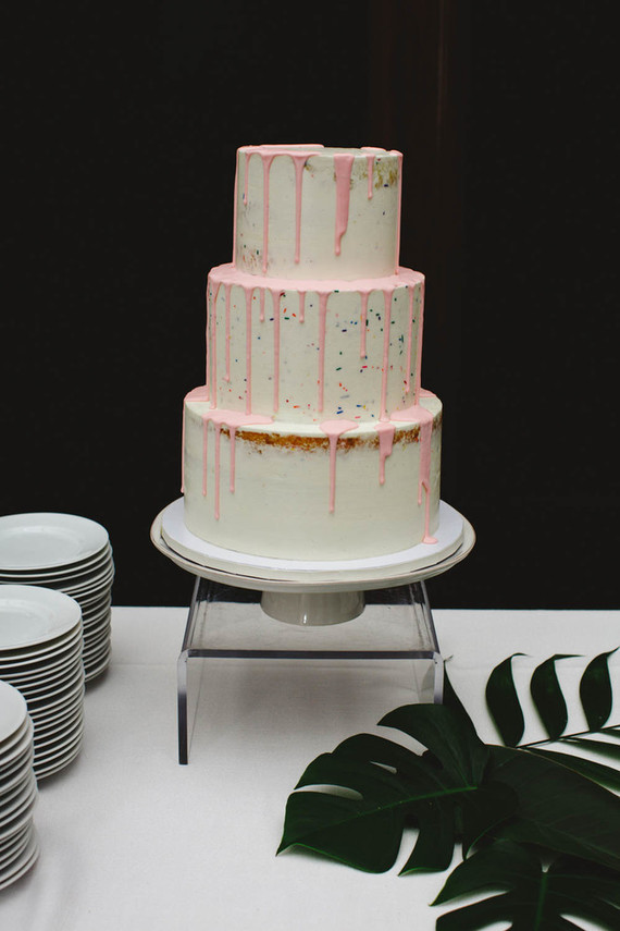 Simple modern drip cake | Wedding & Party Ideas | 100 Layer Cake
