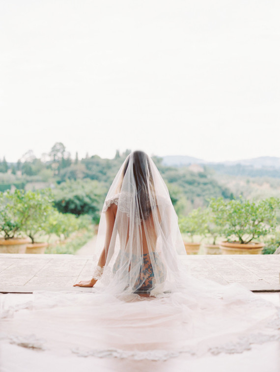 Romantic Tuscan boudoir session | Wedding & Party Ideas | 100 Layer Cake