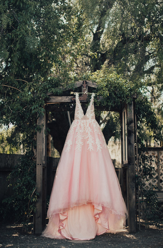 Rustic California wedding with a pink dress | Wedding & Party Ideas ...
