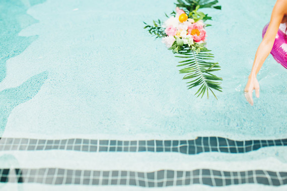 How to throw a super cute pool party bachelorette party | Wedding ...