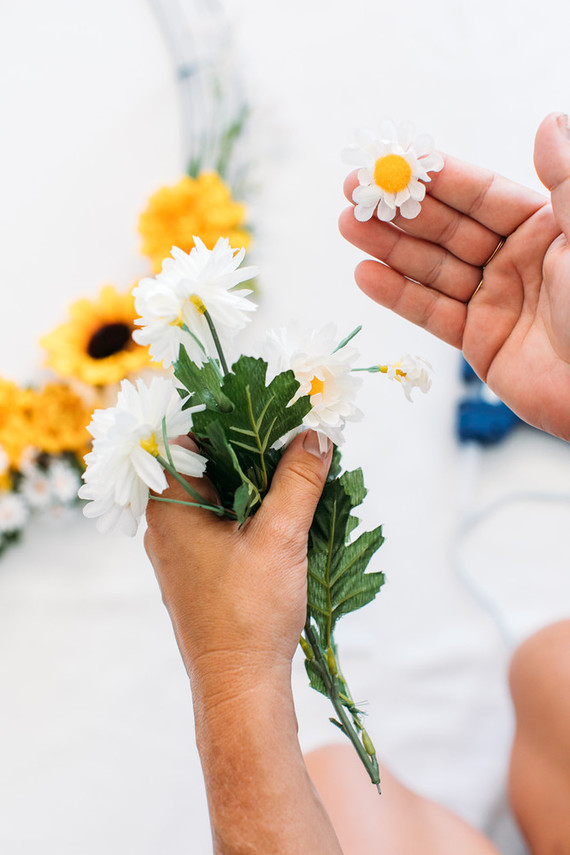 DIY peace sign wreath | Wedding & Party Ideas | 100 Layer Cake