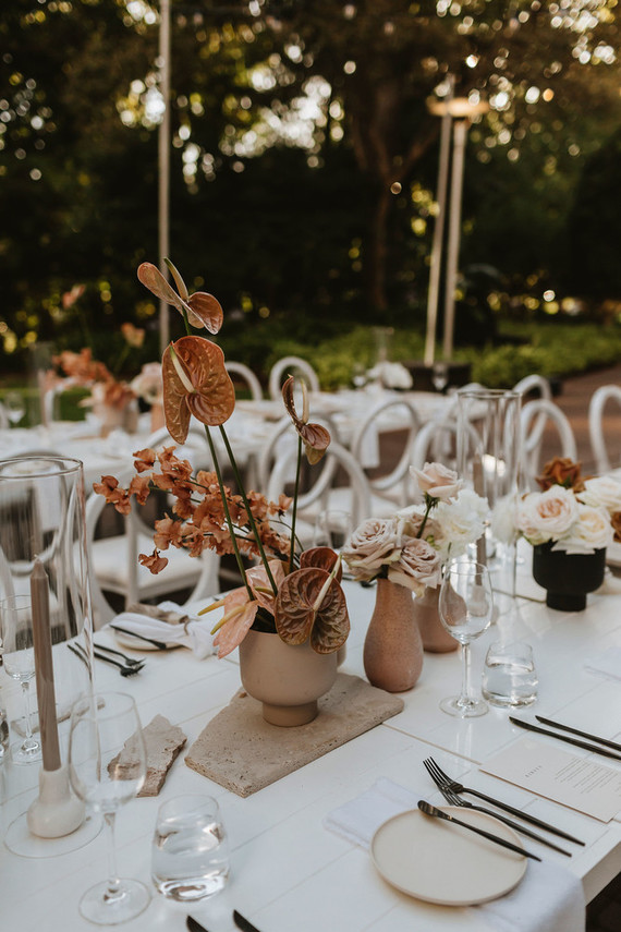 Modern earth tone tablescape | Wedding & Party Ideas | 100 Layer Cake