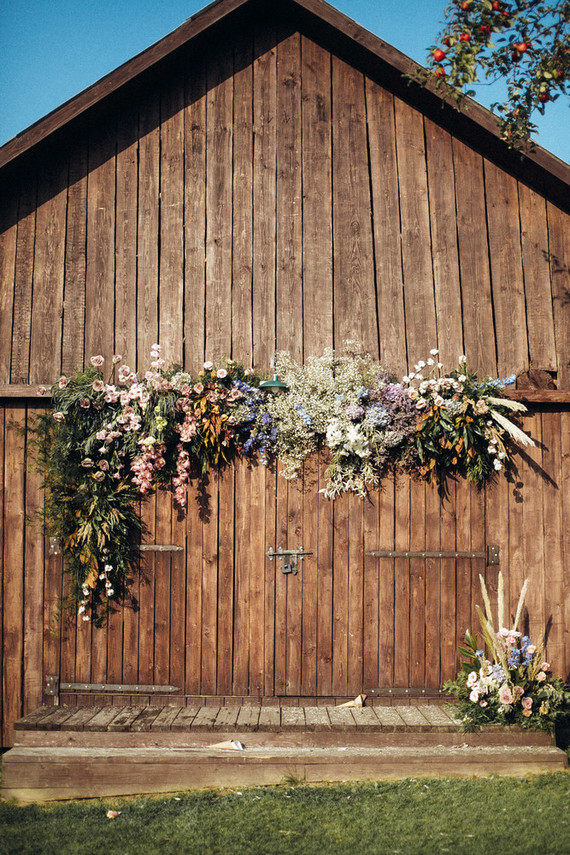 Rustic summer barn wedding | Wedding & Party Ideas | 100 Layer Cake