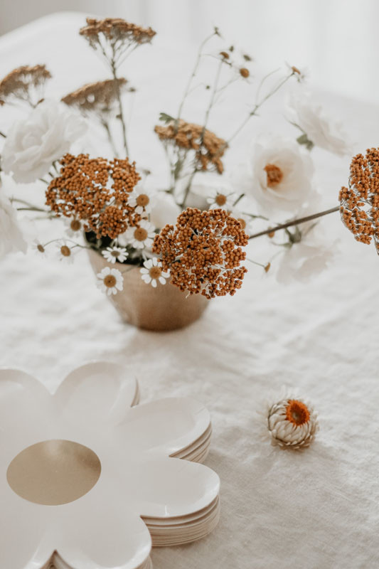 Daisy themed party | Wedding & Party Ideas | 100 Layer Cake