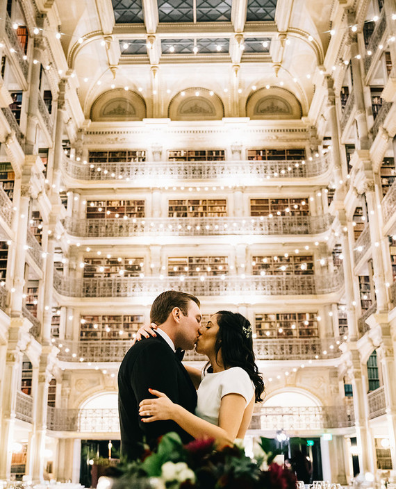 A wintery library wedding with the most magical reception / George ...