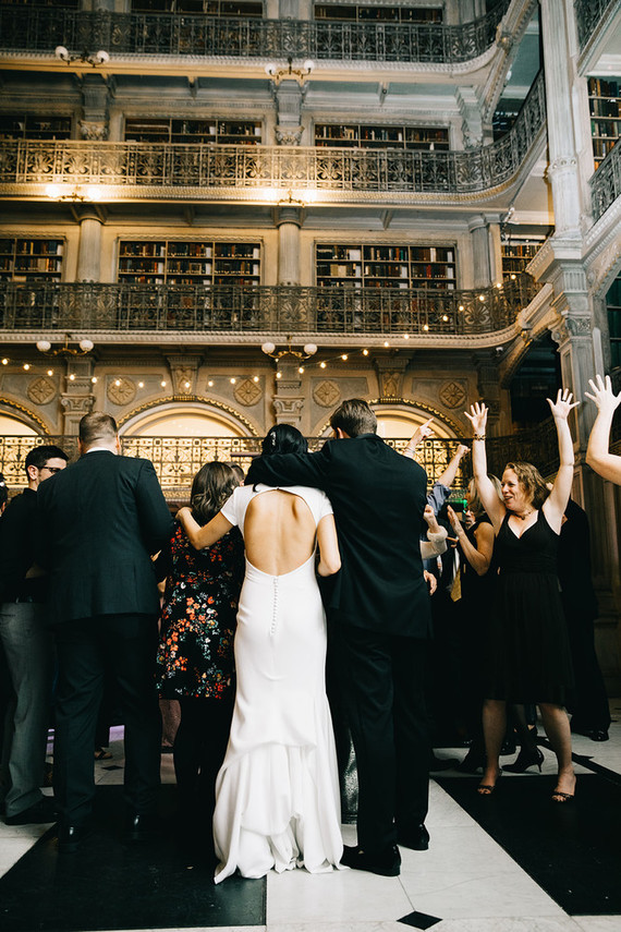 A wintery library wedding with the most magical reception / George ...