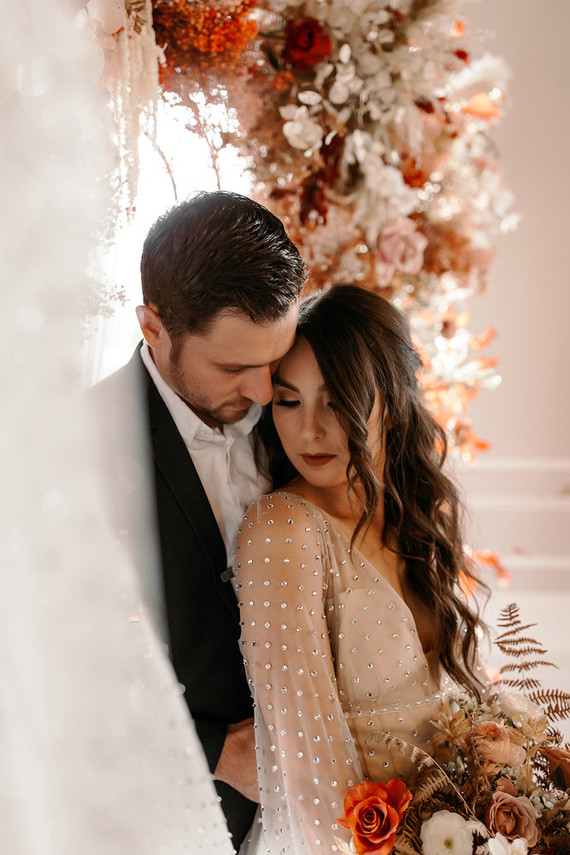 How to design a lush fall wedding at an indoor venue | Wedding & Party ...